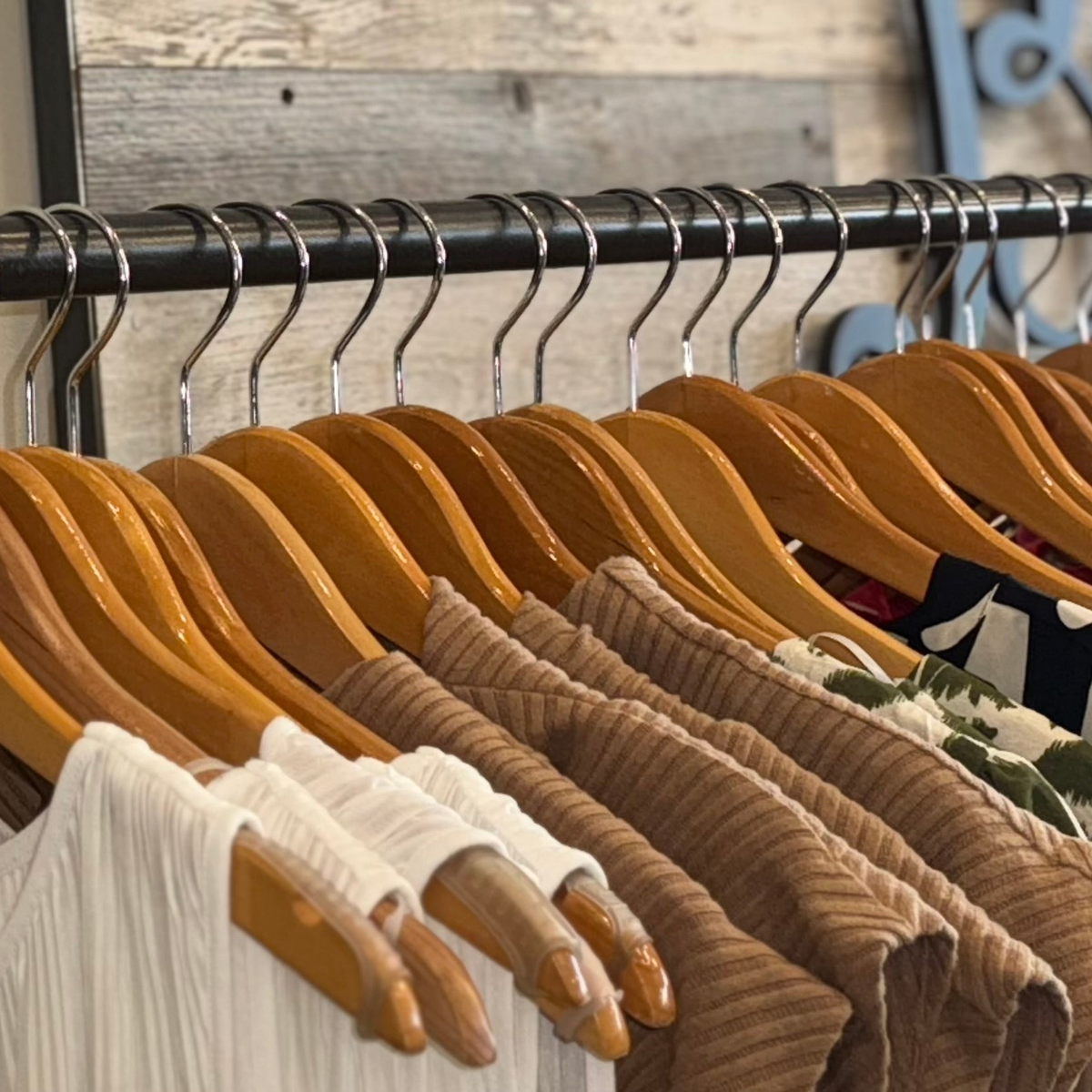 Tops – Mainstream Boutique Woodbury & Mendota Heights